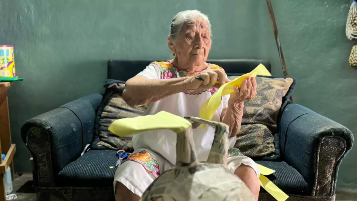 Doña Mechita y las piñatas de pavo que cada diciembre llenan de ...