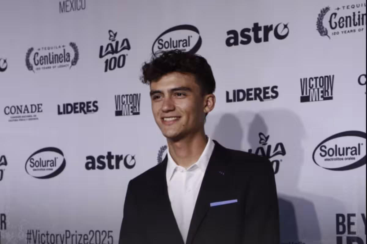 Isaac del Toro es elegido Ídolo Deportivo 2025 en los Victory Prize ...