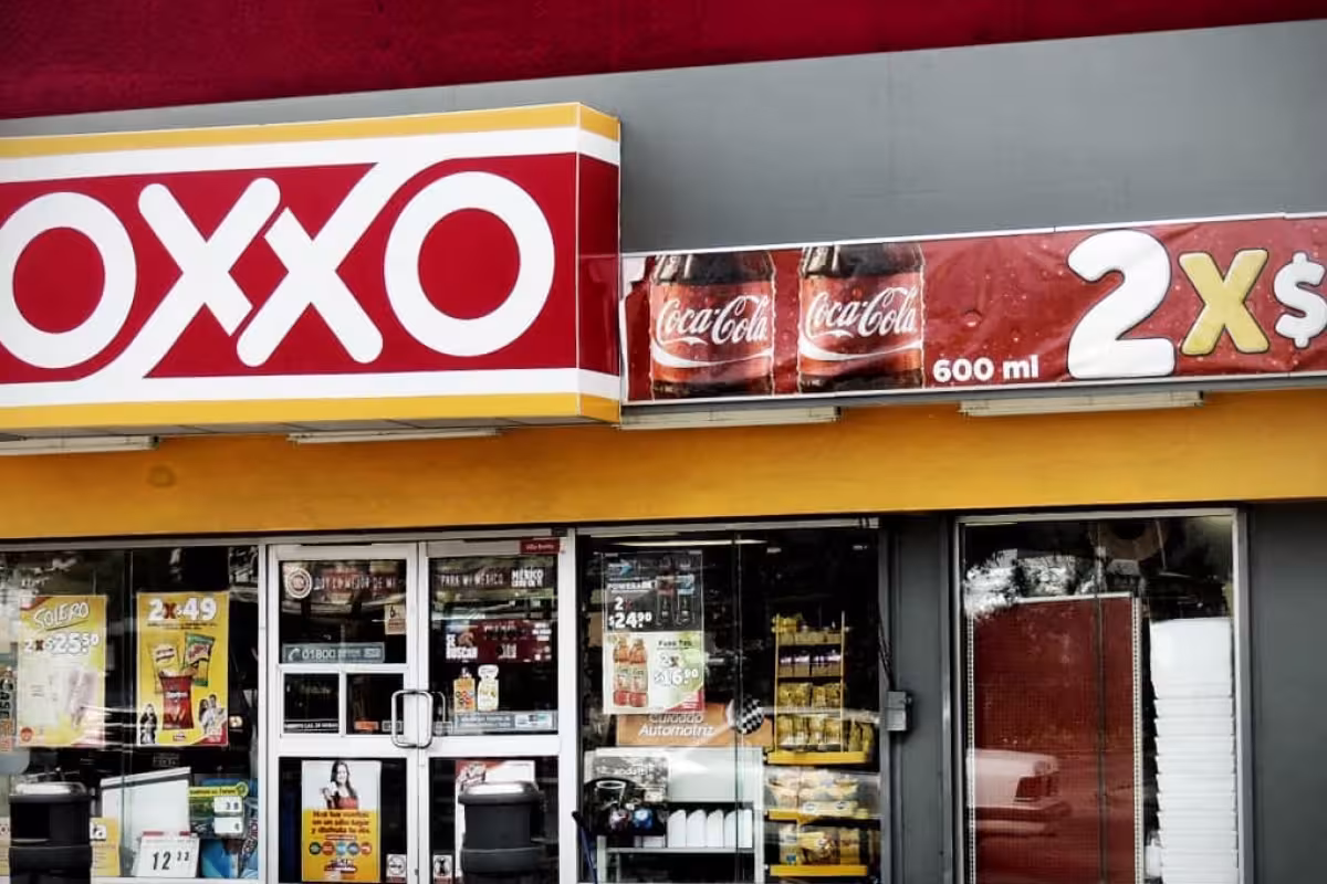 Juguetería crea mini Oxxo hecho de lego y se hace viral - PorEsto
