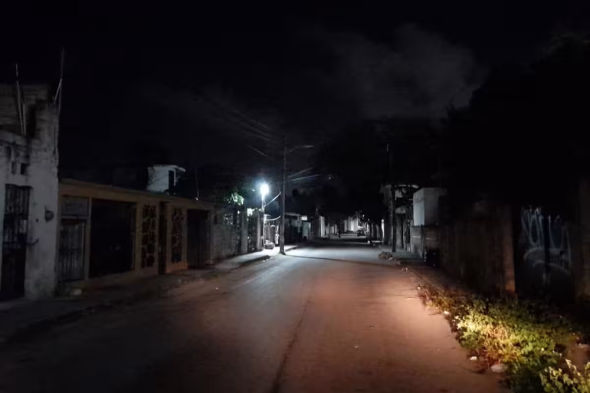 Cancún, a oscuras por el incumplimiento de la empresa Celsol - PorEsto