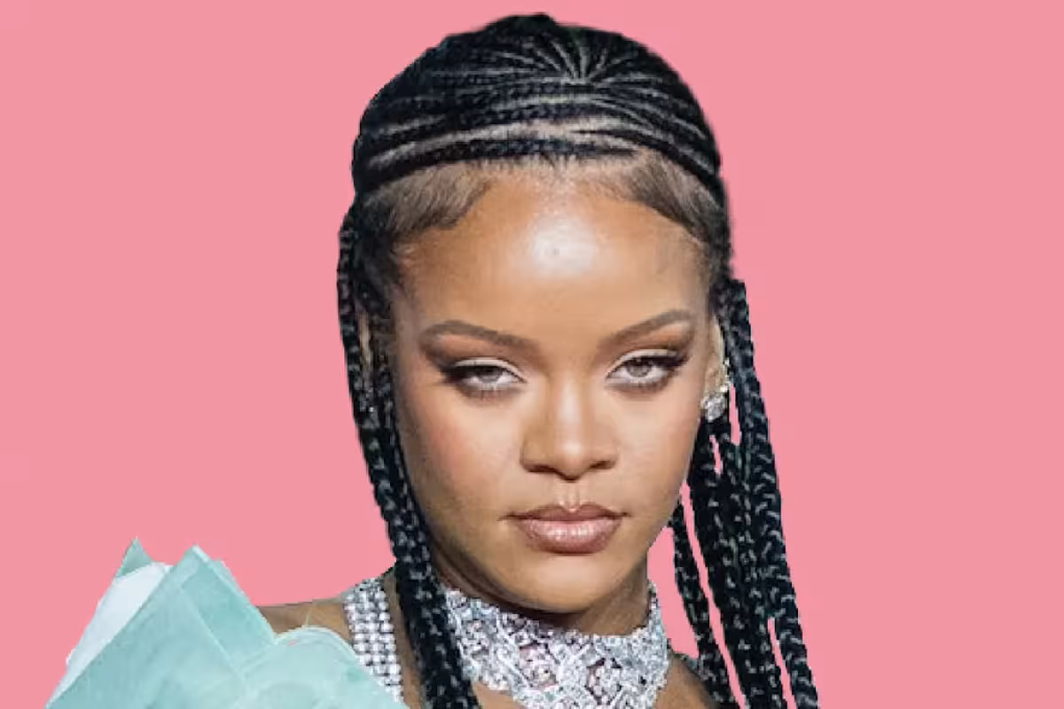 Rihanna posa por primera vez con su bebé: FOTO - PorEsto