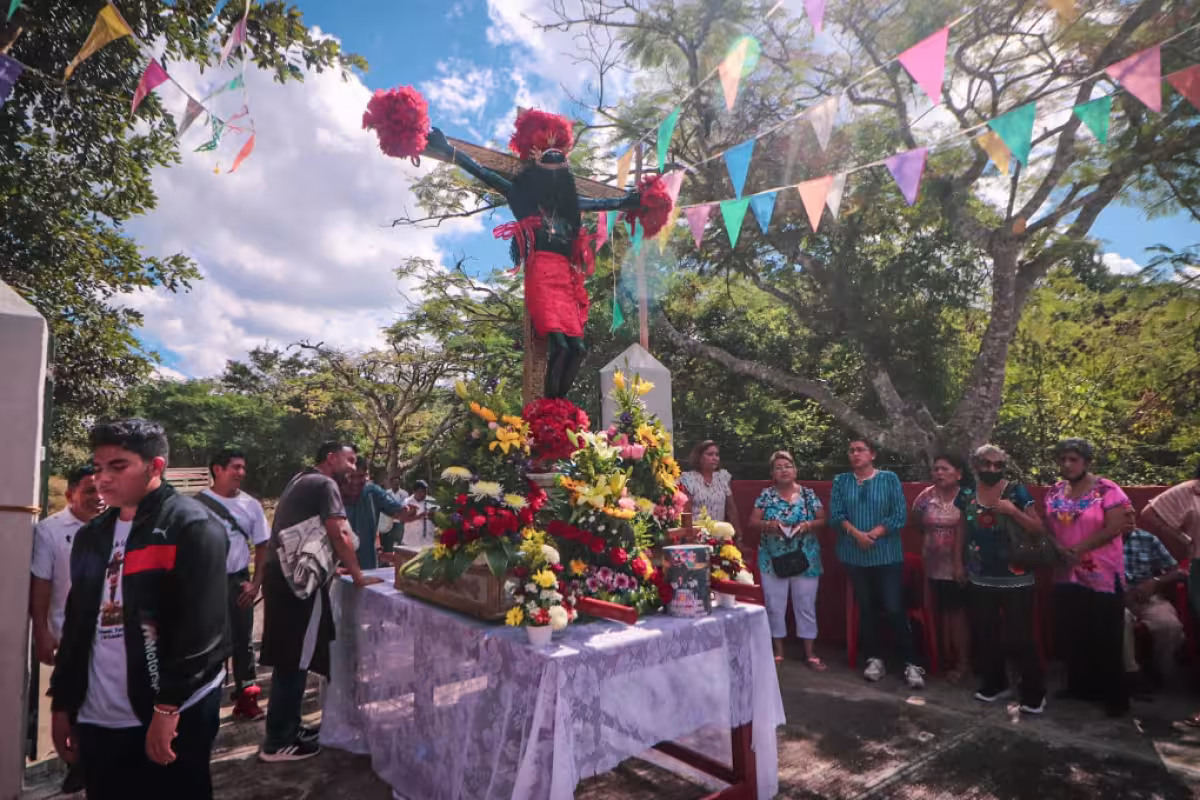 Feligreses de Tekantó esperan la llegada del Cristo de la Exaltación de ...