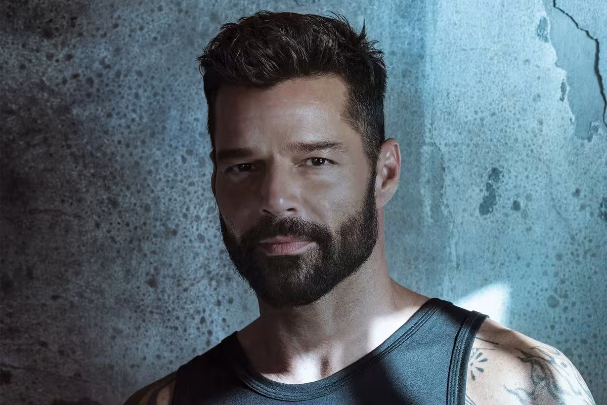 Ricky Martin impacta a sus fans al compartir una foto sin ropa - PorEsto