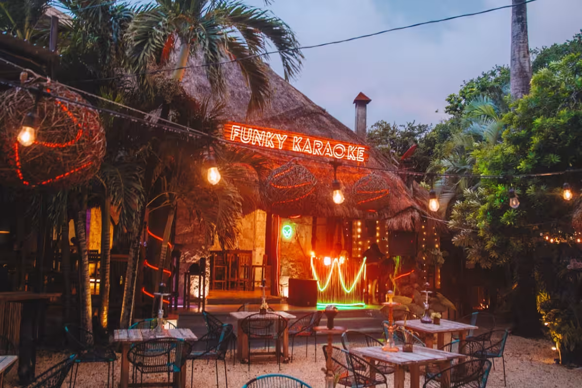 Fuego consume parte del Pool Bar 'Funky Burrito' en el Centro de Tulum ...