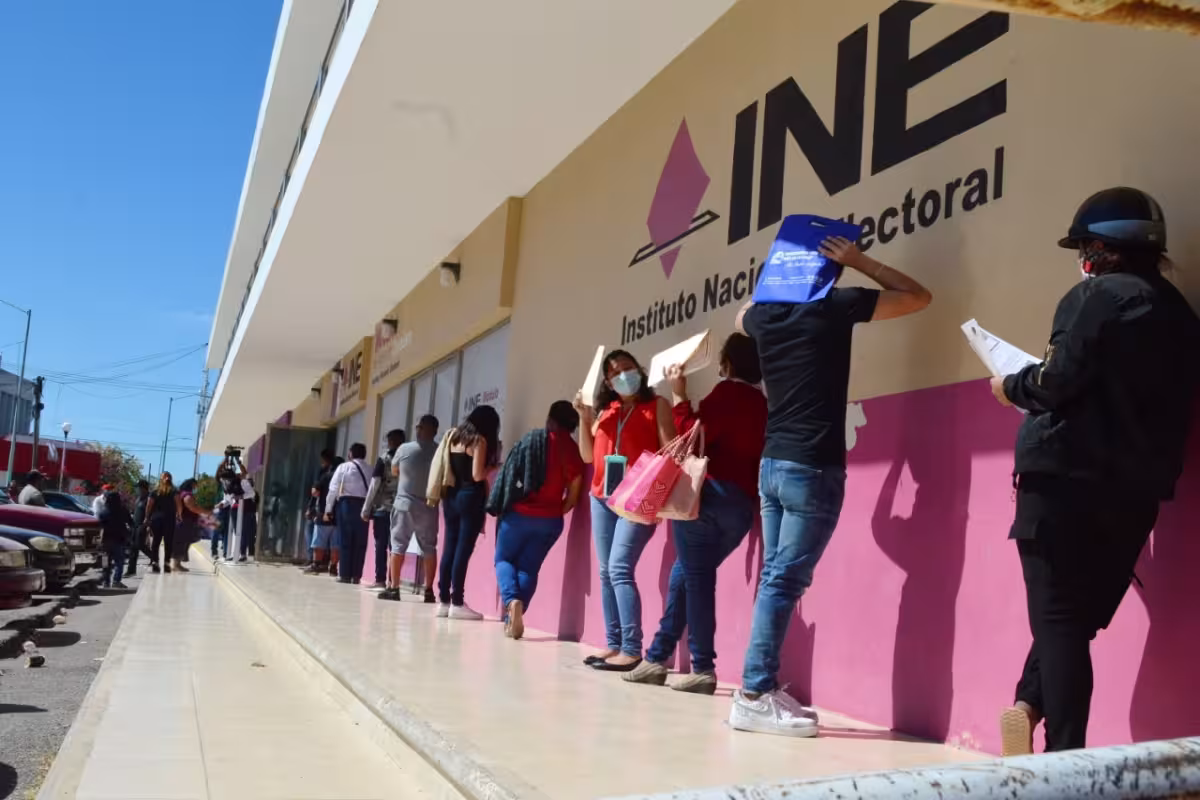 INE amplía horario para tramitar credencial de elector en Campeche ...