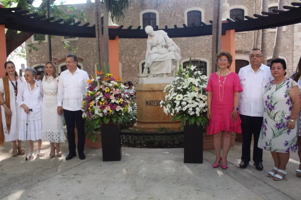 María Fritz, gobernadora interina, encabeza homenaje a las madres ...