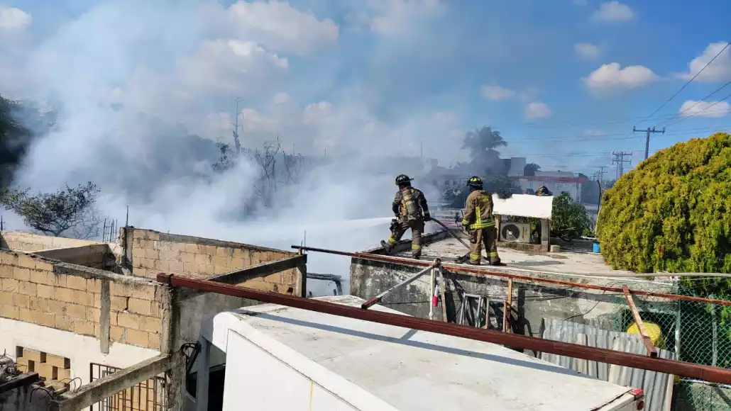 Explosión por gas provoca incendio en la región 227 en Cancún: Fuego ...
