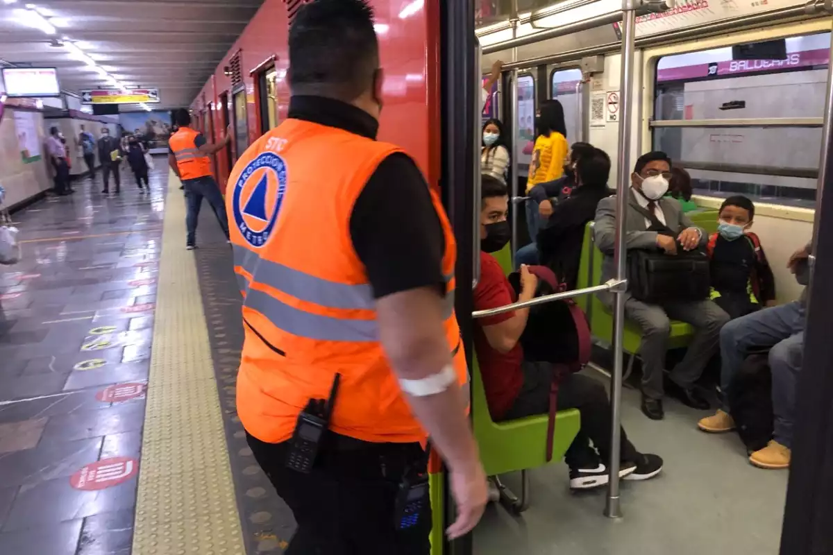 Cierre de 18 estaciones del Metro de la CDMX provocan caos - PorEsto