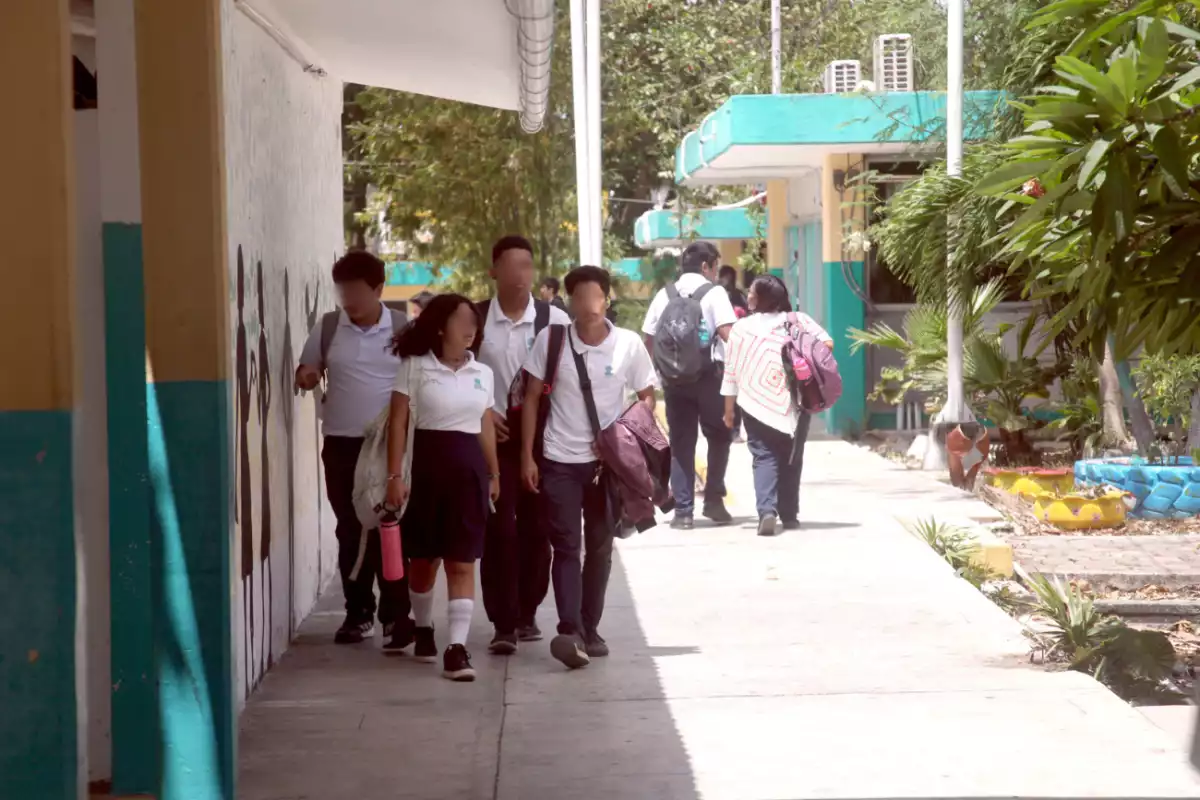 “Cuando crecer duele en silencio": Cada vez más adolescentes en ...