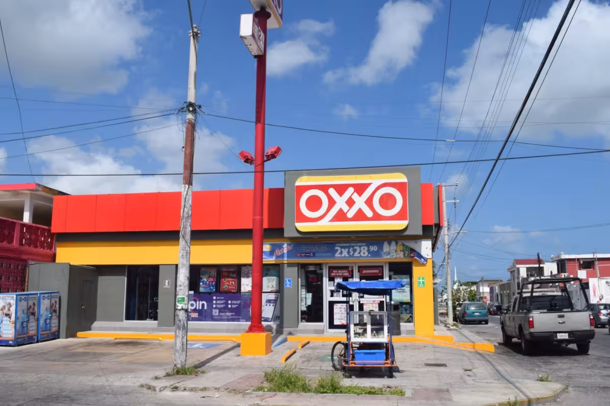 Asaltan a mano armada a empleados de un Oxxo en Progreso - PorEsto