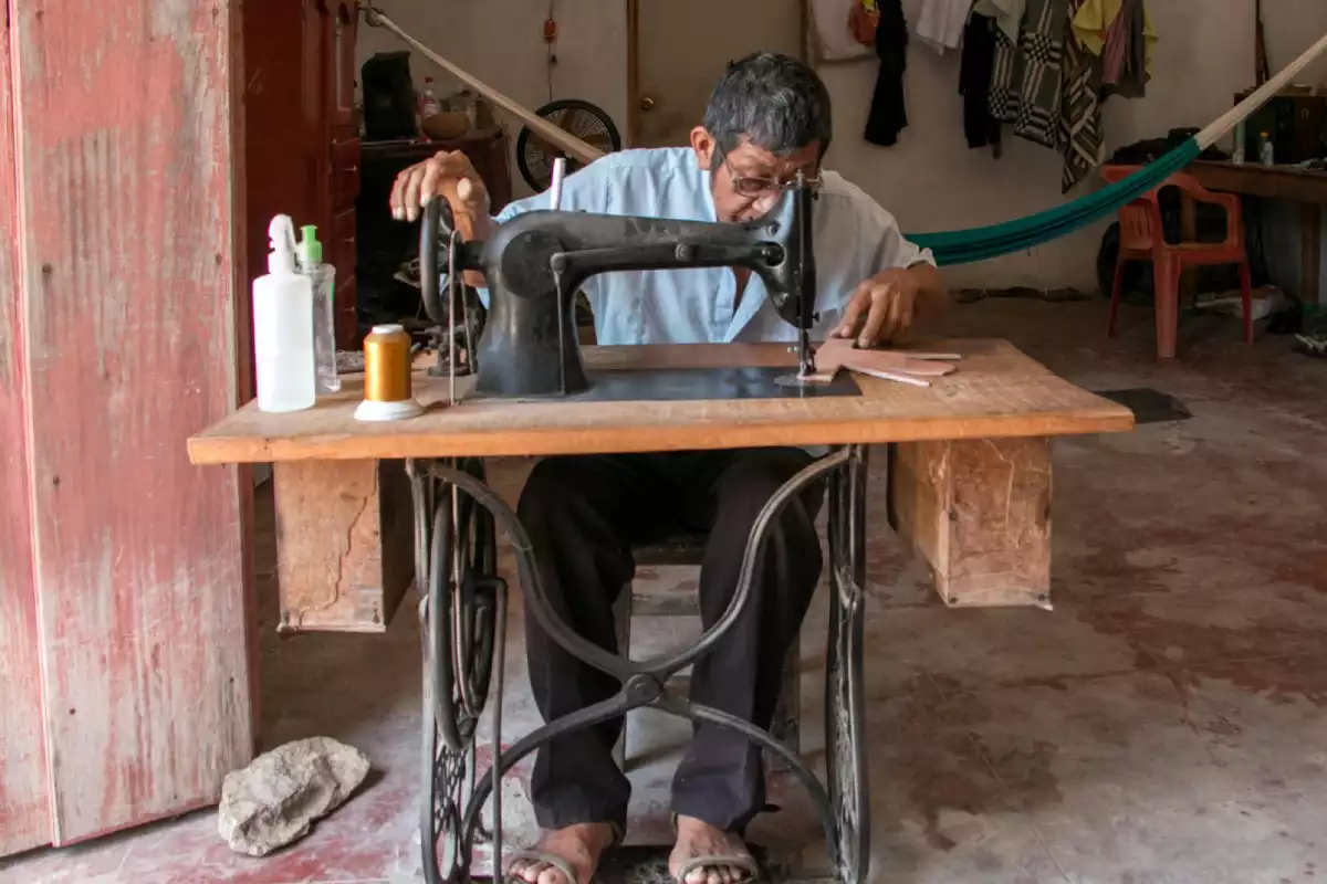 'Don Pruden', 40 años trabajando el arte del cuero en Mama, Yucatán ...