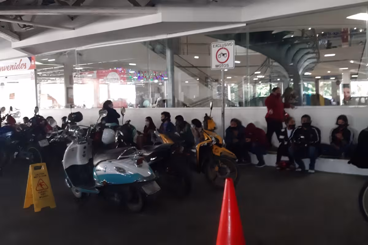 Hacen fila desde la una de la mañana para renovar credencial de elector ...