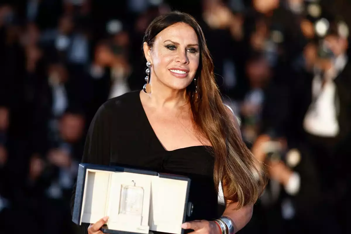 Ella es Karla Sofía Gascón, primera mujer trans en ganar un premio en Cannes - PorEsto