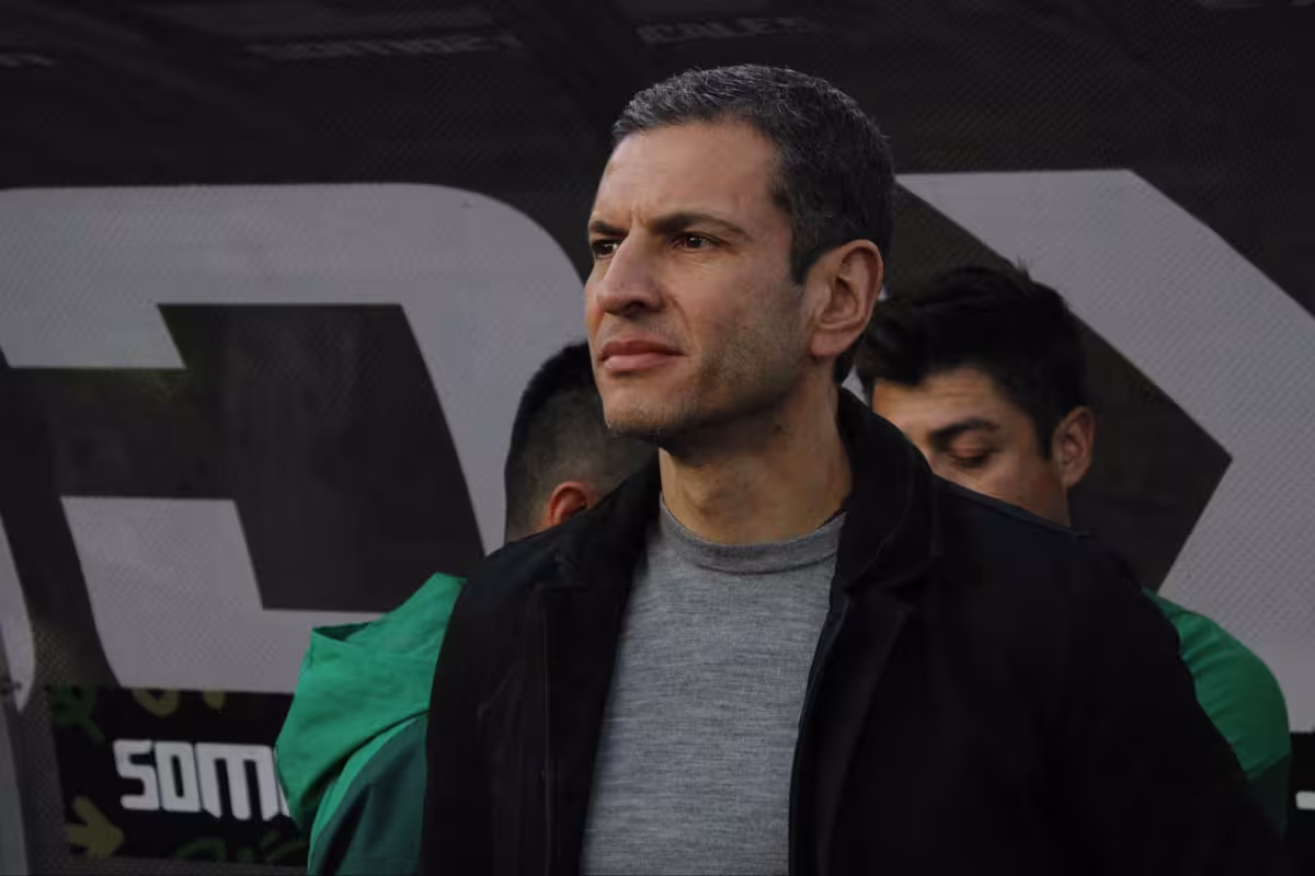 Los dos mexicanos que pelean por el banquillo de Chivas: Jimmy Lozano y ...