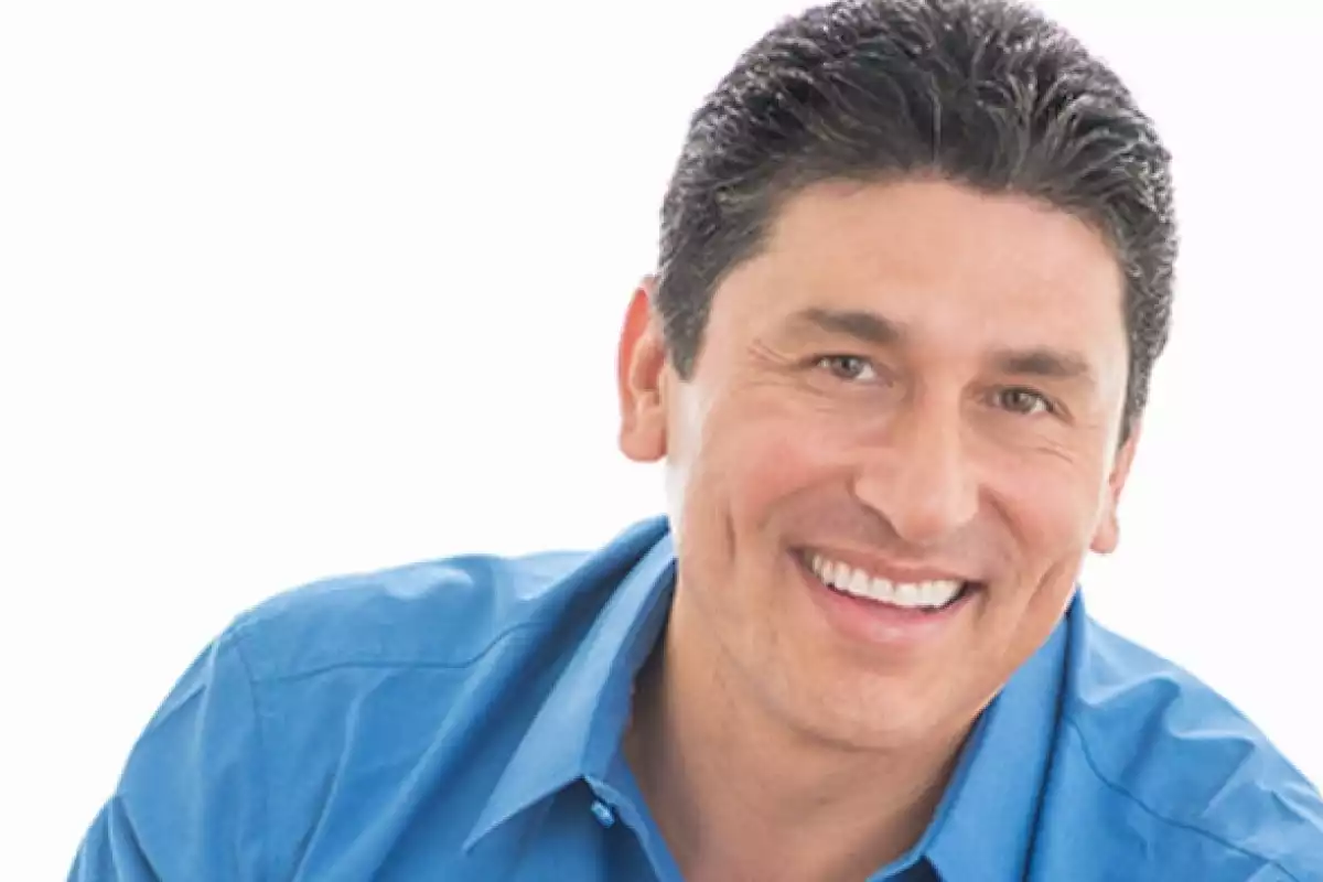 20 frases de César Lozano que te ayudarán a levantar el ánimo - PorEsto