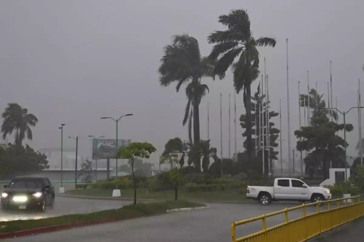 Huracán Lisa toca tierra en Belice y avanza hacia el Golfo de México - PorEsto