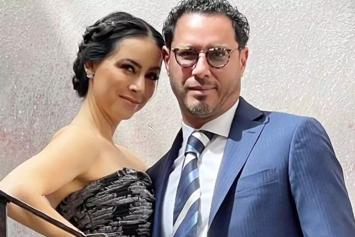 Claudia Lizaldi se cuela a foto de políticos en Mérida - PorEsto