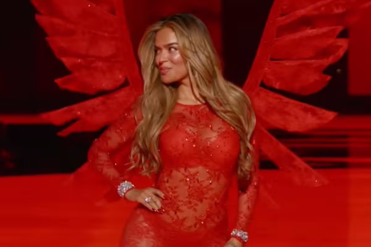 Victoria's Secret Fashion Show 2025: Karol G se convierte en ángel y canta en el desfile más ...