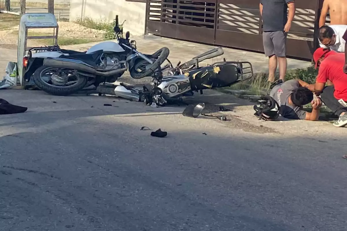 Dos lesionados en choque frontal de motos en Escárcega; uno con ...