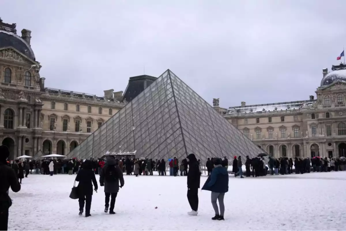 Museo del Louvre reabre tras freno a huelga, pero sindicatos advierten ...
