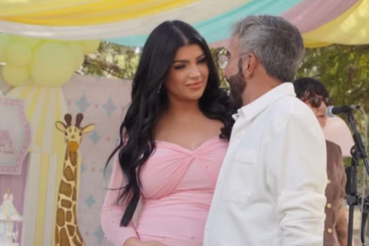 Vicente Fernández Jr. y Mariana González celebran su baby shower, sin ...