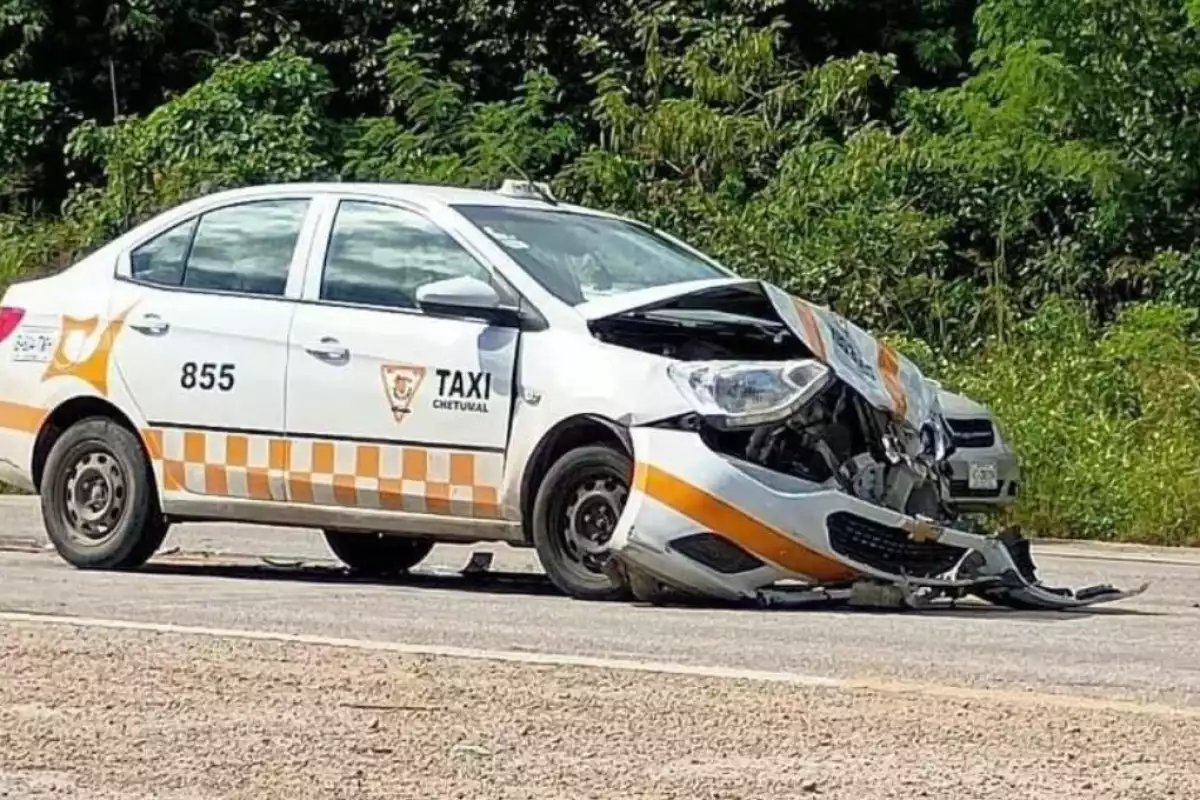 Cuantiosos daños deja percance entre automóvil particular y taxi del ...