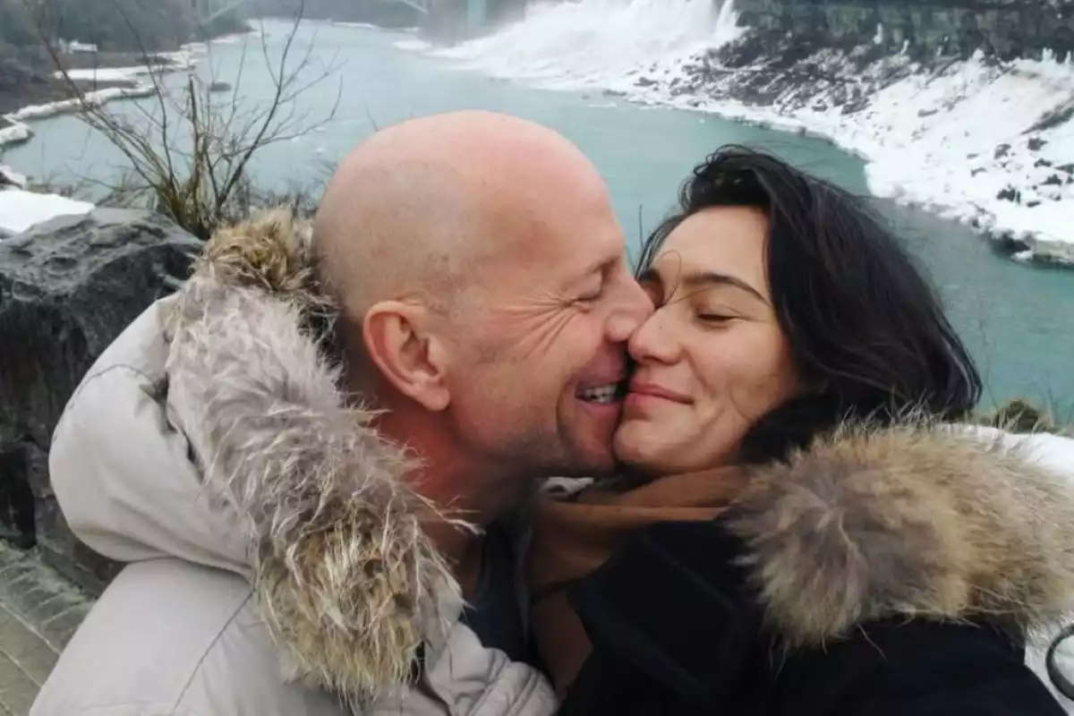 Esposa de Bruce Willis rompe el silencio tras rumores sobre la muerte ...