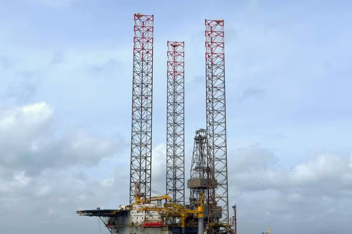 Atraca la plataforma petrolera Titania Fe en Progreso para ...