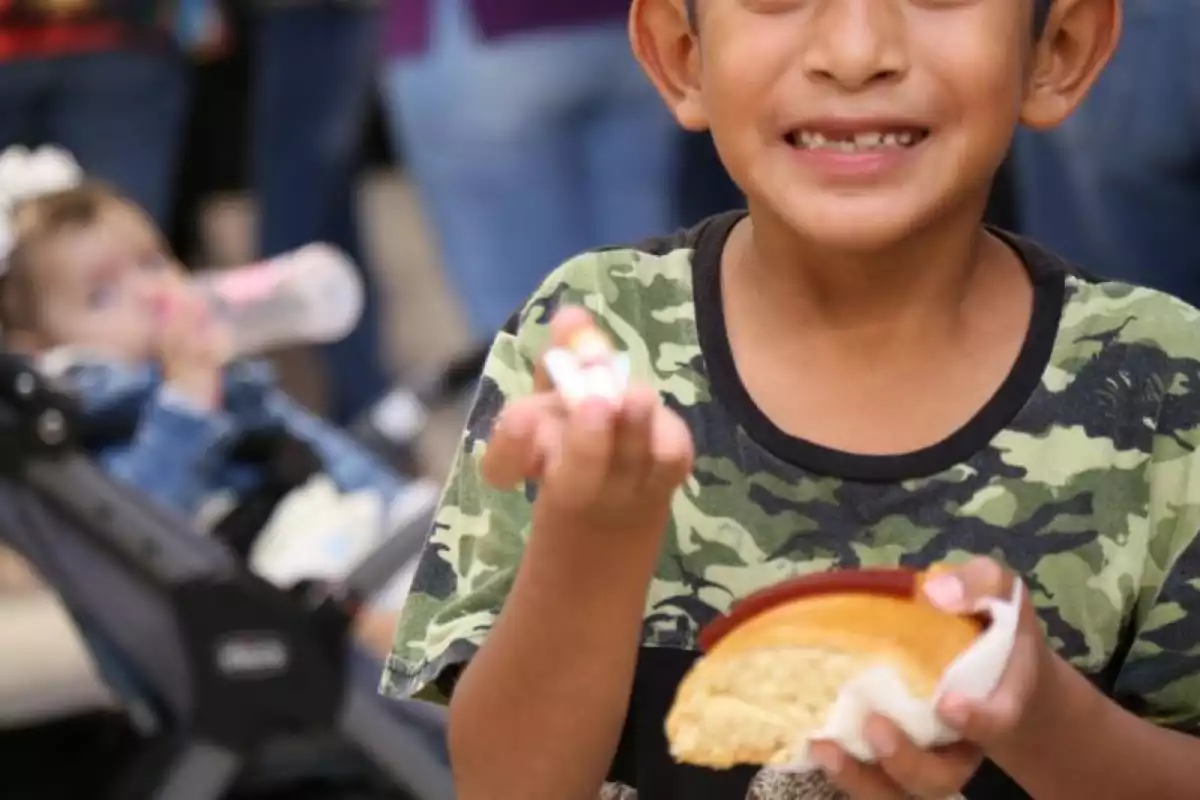 Llevan sonrisas y tradiciones a Casa Otoch con la tradicional Rosca de ...