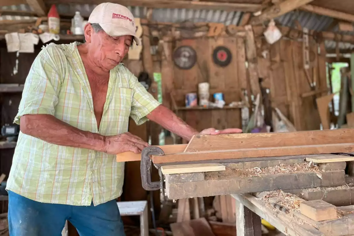 Don “Chito” Uicab es el carpintero más antiguo de la ciudad de ...