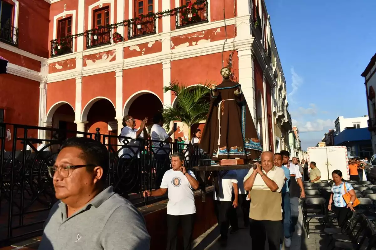 San Román y San Francisco se unen en peregrinación rumbo a la Catedral ...