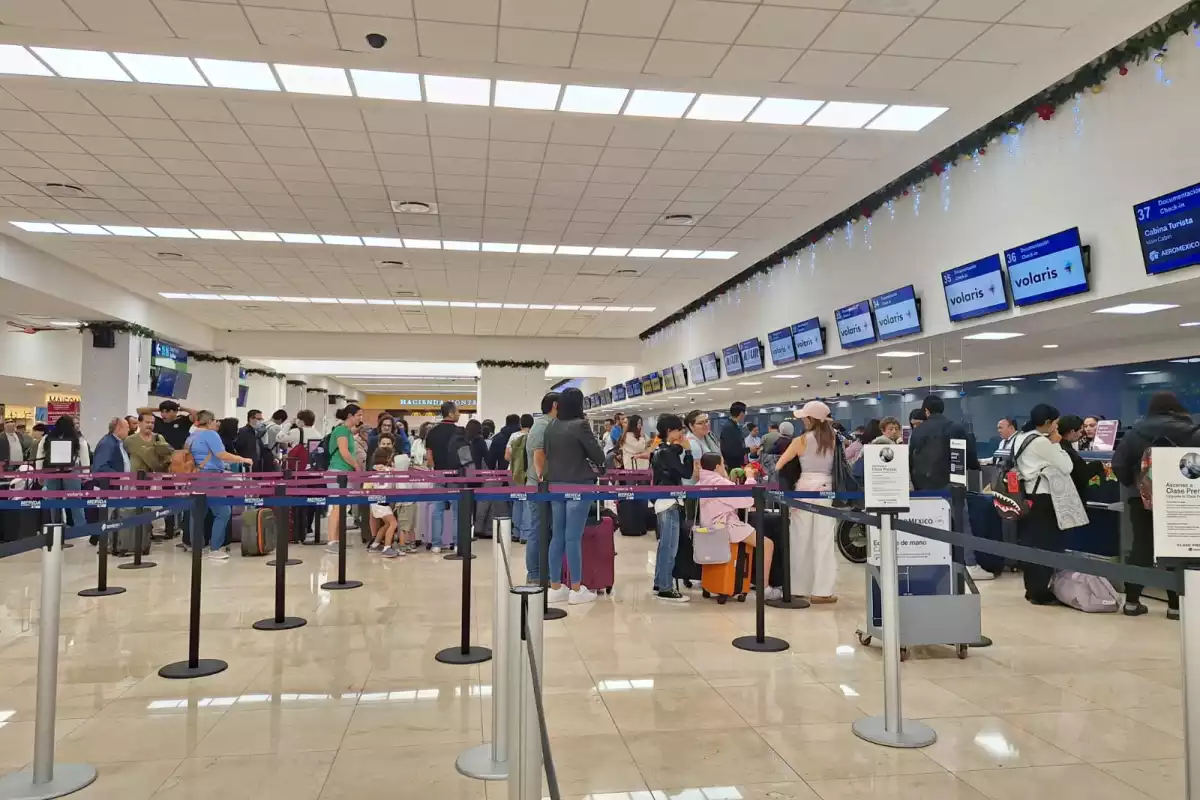Incrementa la afluencia de pasajeros en el aeropuerto de Mérida a cinco días de la Navidad - PorEsto