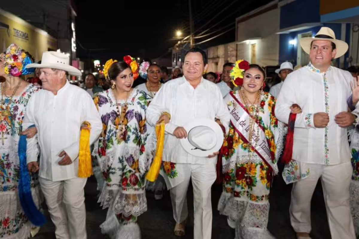 Coronan a Nancy Cutiz Pech como Reina de la Feria de Reyes Tizimín 2026 ...