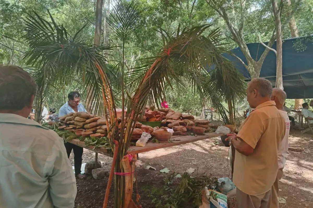 Se encomiendan a los dioses: Pobladores de Xocén realizan el "Cha'a ...