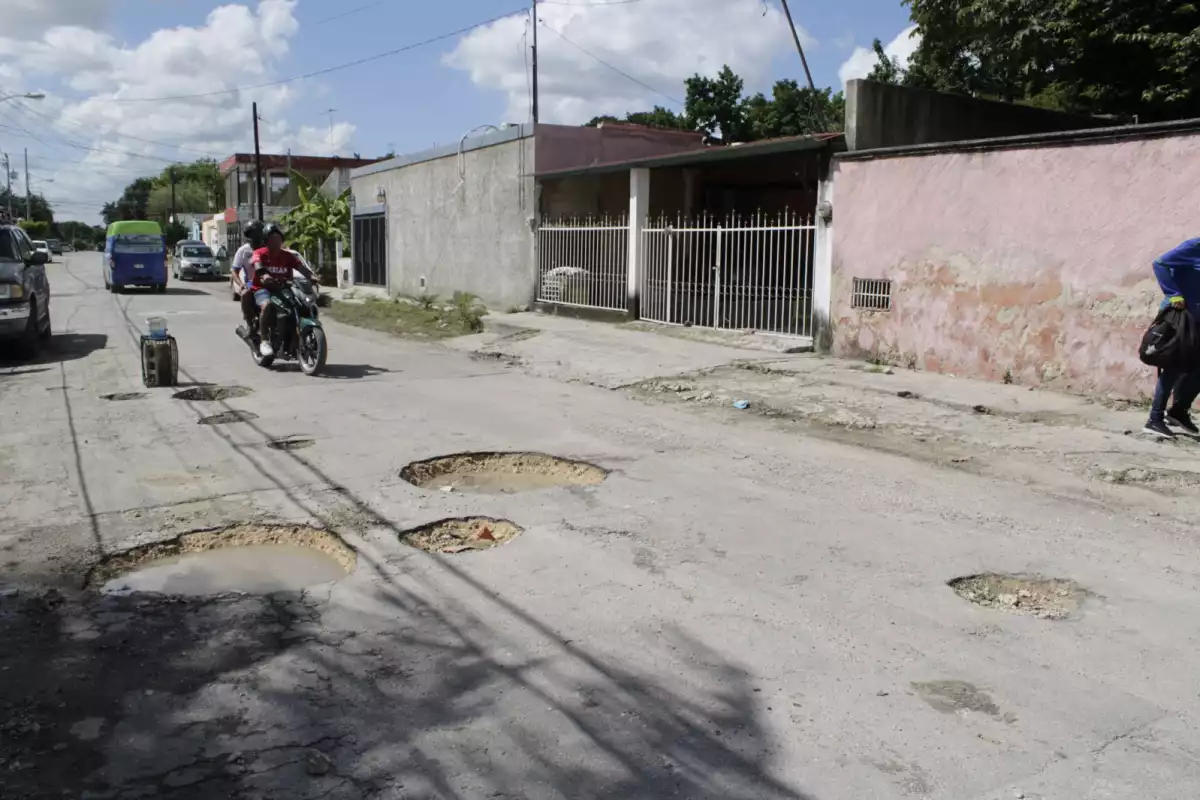 Lluvias agravan baches en Mérida; calles se convierten en cráteres ...