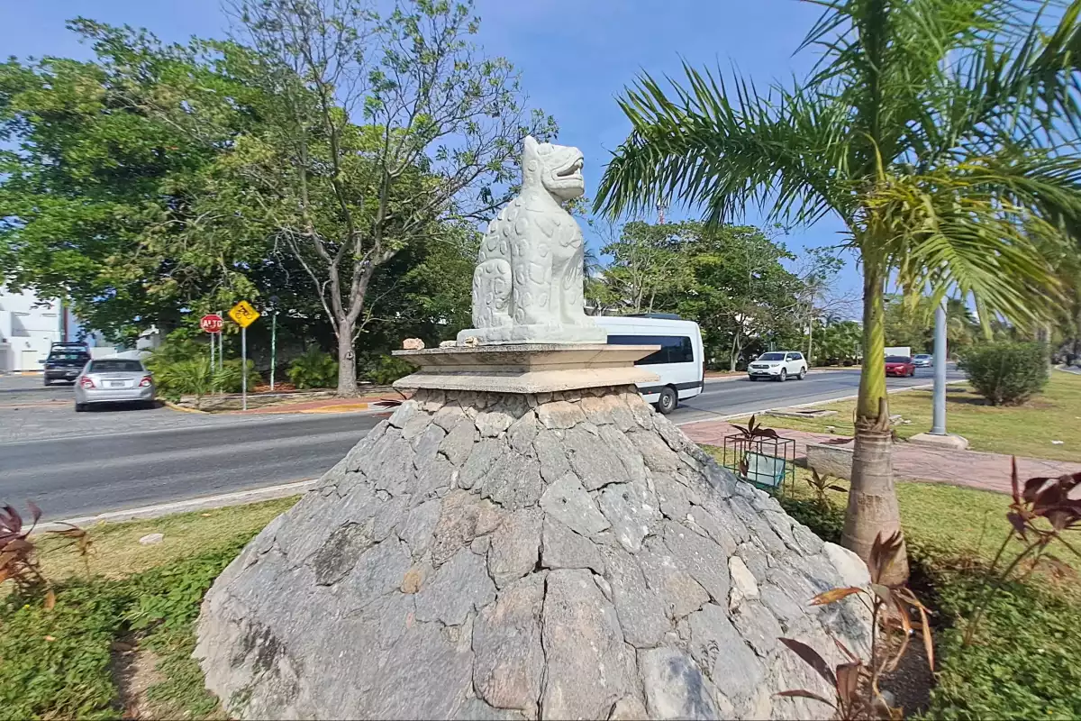Estatua del Dios Jaguar en Cancún, un símbolo de poder, fuerza y ...