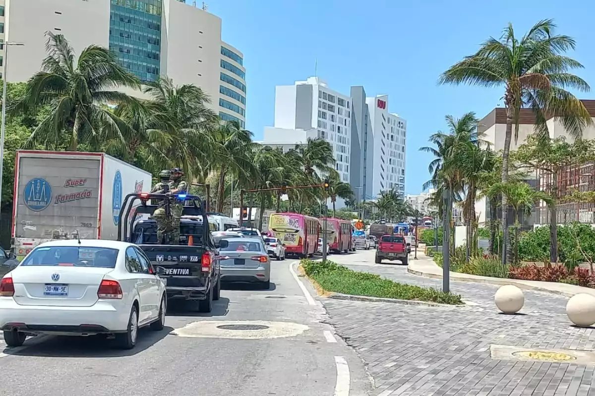 Turistas disfrutan de la Zona Hotelera de Cancún previo a la llegada ...
