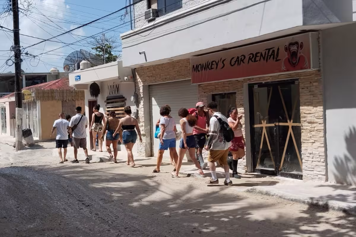 Turistas se mantienen en Holbox a horas de la llegada del Huracán Beryl ...