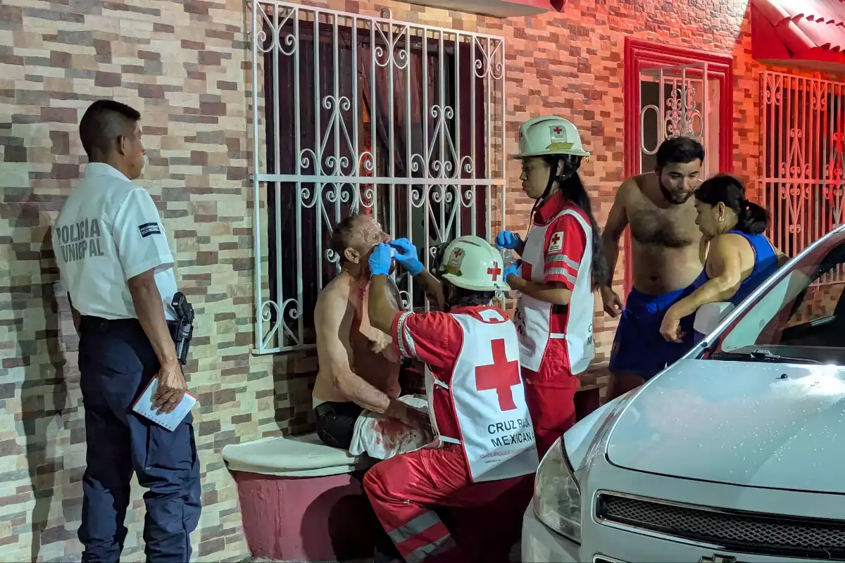 Violenta riña entre vecinos deja a un hombre con el labio roto en la ...