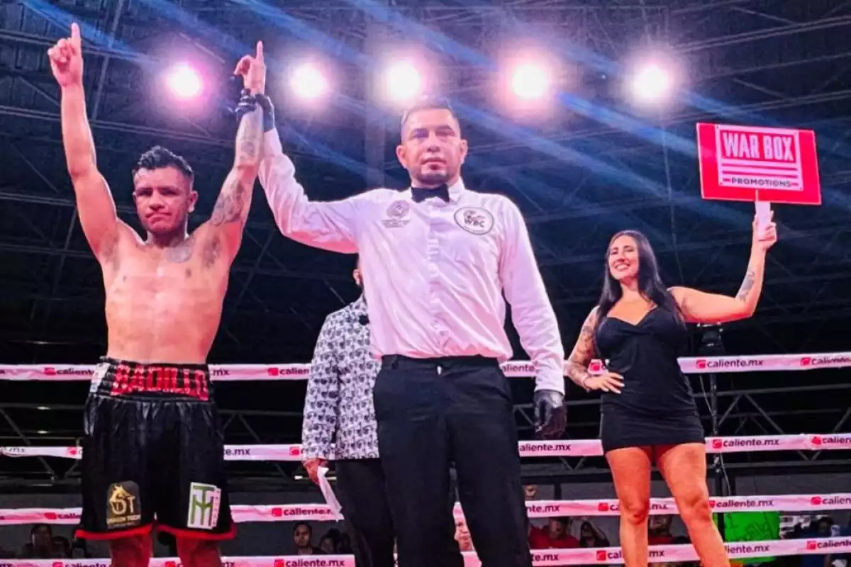 Erik Badillo supera a José 'Motorcito' Ramírez en pelea de boxeo, en ...