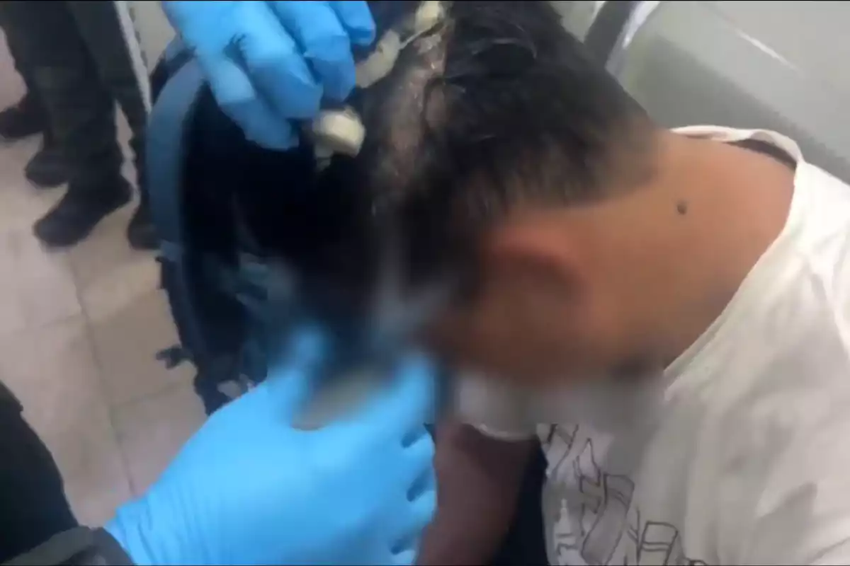 Descubren y capturan a hombre que quería volar con 400 dosis de cocaína ...