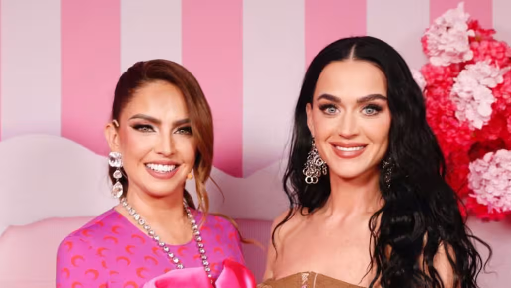 Karla Díaz y Katy Perry viven incómodo momento en ‘Pinky Promise’ - PorEsto