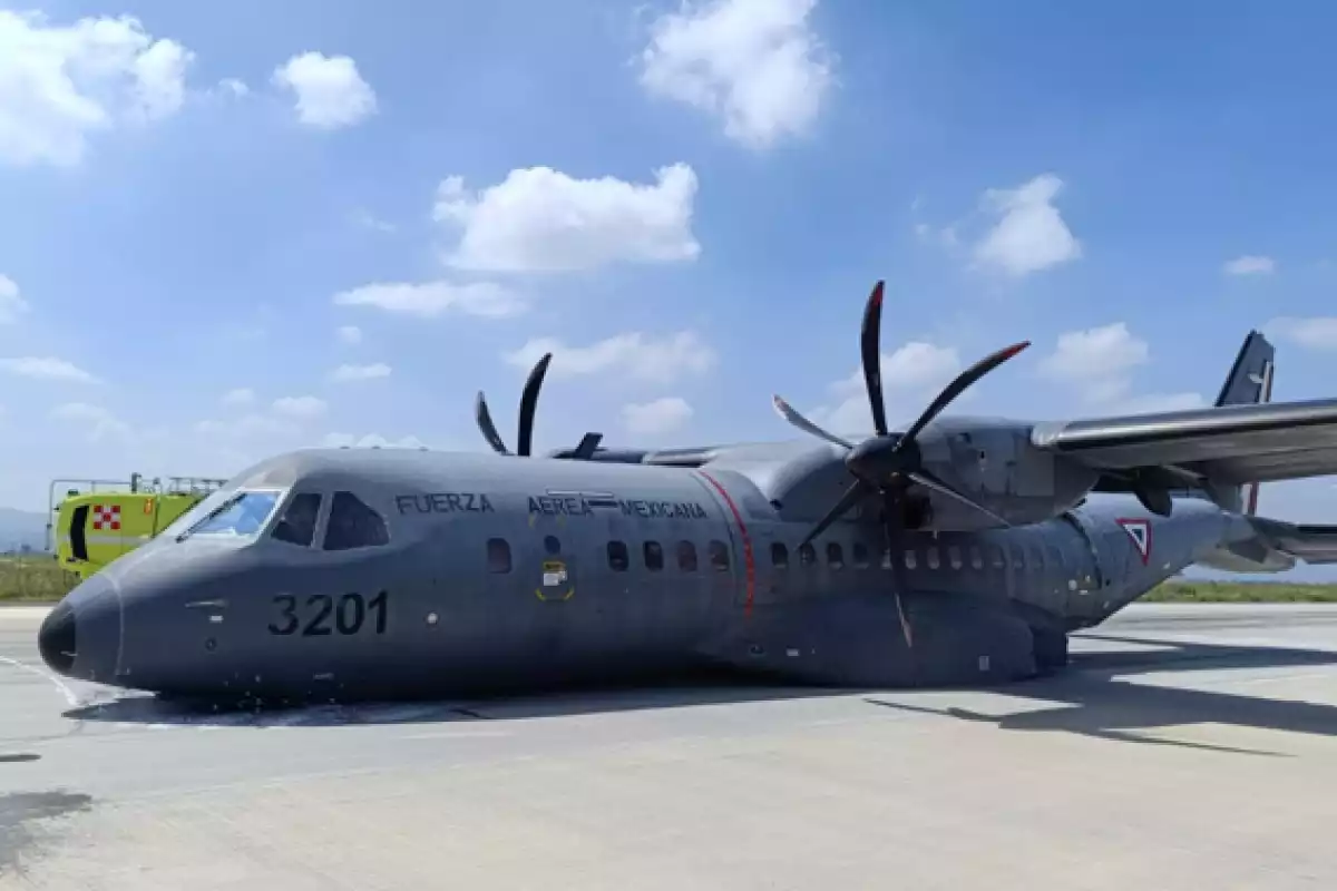 Avión militar falla en el AIFA, aterriza de emergencia y sufre daños: ¿qué pasó y cuáles son las ...