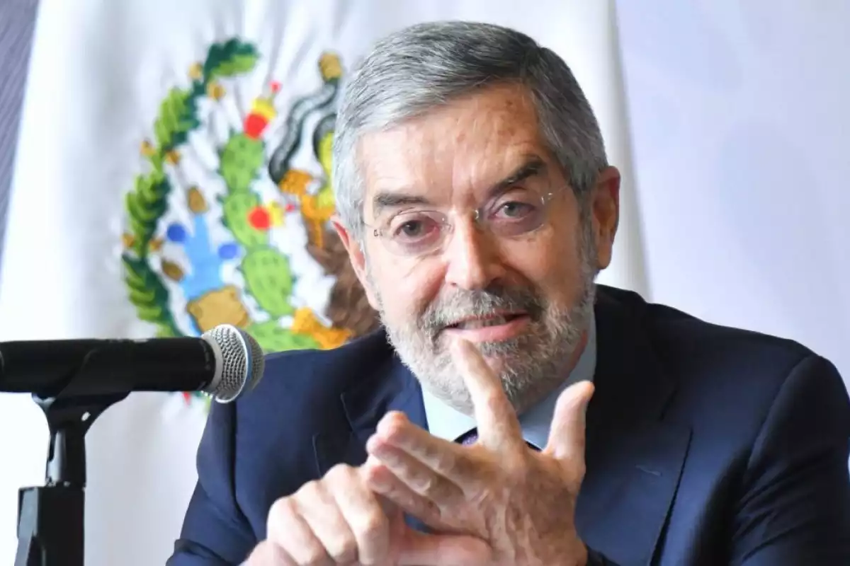 Juan Ramón de la Fuente pide licencia por salud; Roberto Velasco queda al frente de Relaciones ...