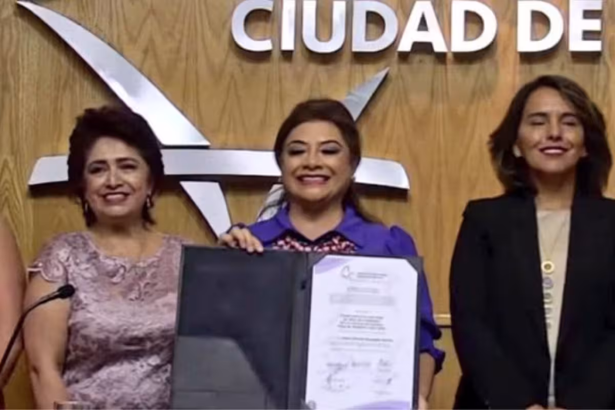 Clara Brugada recibe constancia de mayoría como Jefa de Gobierno electa de la Ciudad de México ...