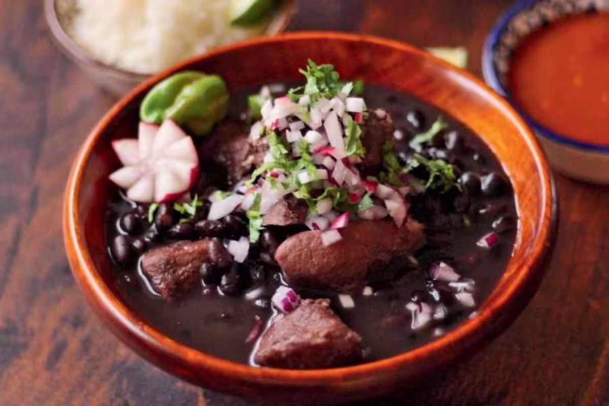 El sabor de Campeche: Frijol con puerco y tradición en cada cucharada ...
