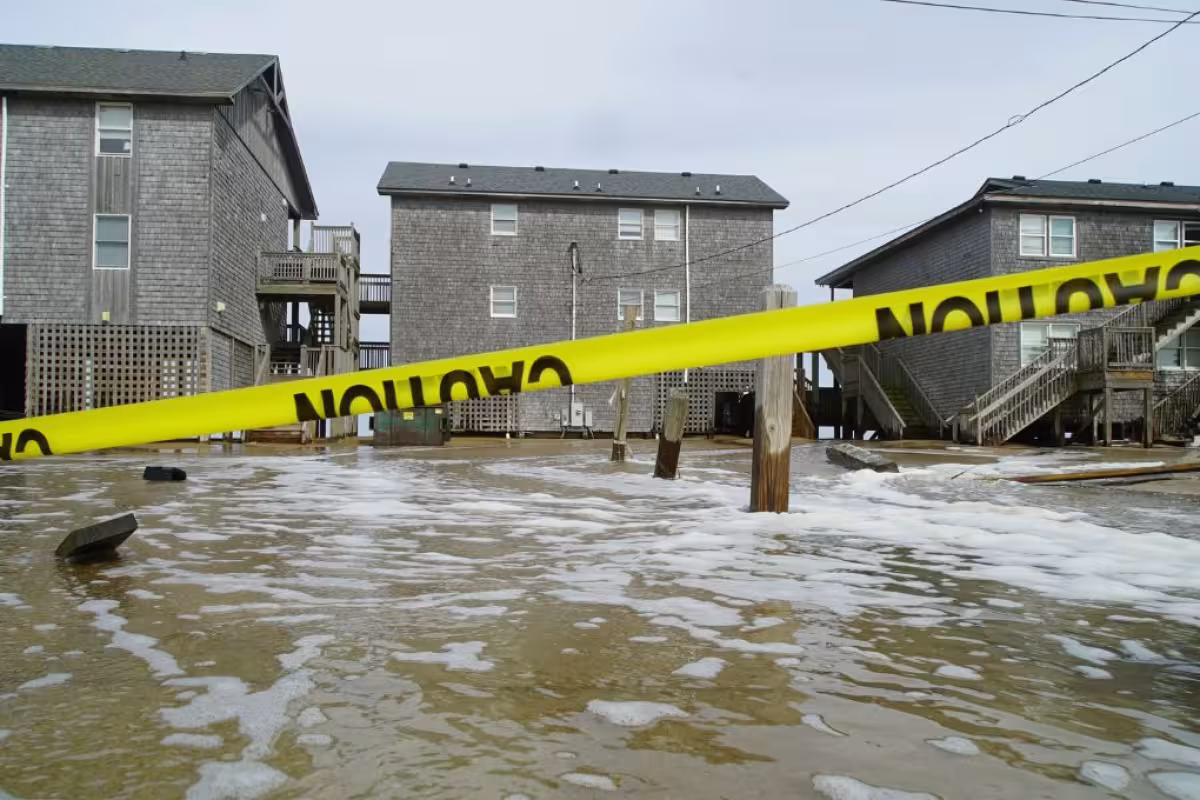 Huracán Erin azota Carolina del Norte: inundaciones, evacuaciones y ...