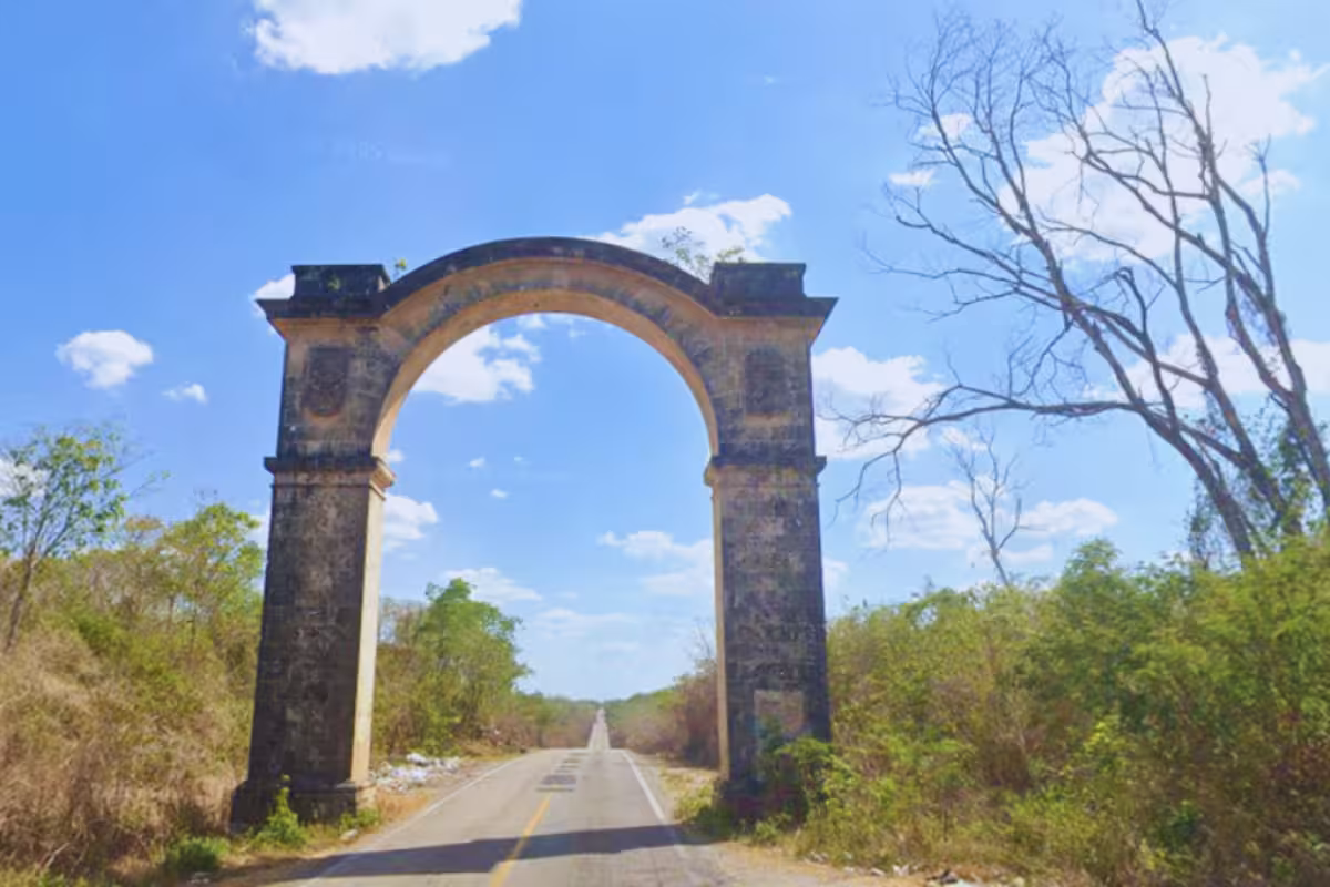 Así luce el arco que divide Campeche y Yucatán este 2025: un monumento ...