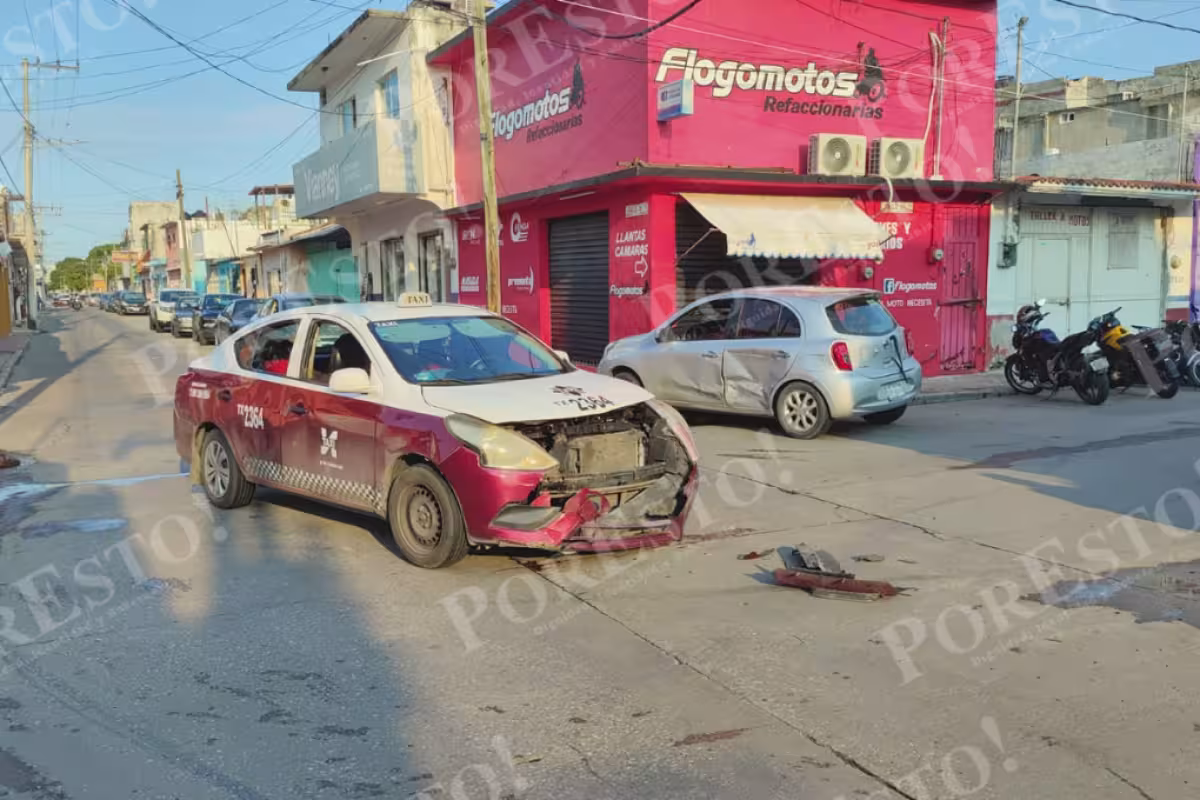 Conductora provoca fuerte accidente en Ciudad del Carmen; taxi termina ...
