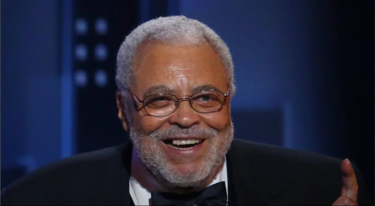 Muere a los 93 años James Earl Jones, actor que prestó su voz para ...